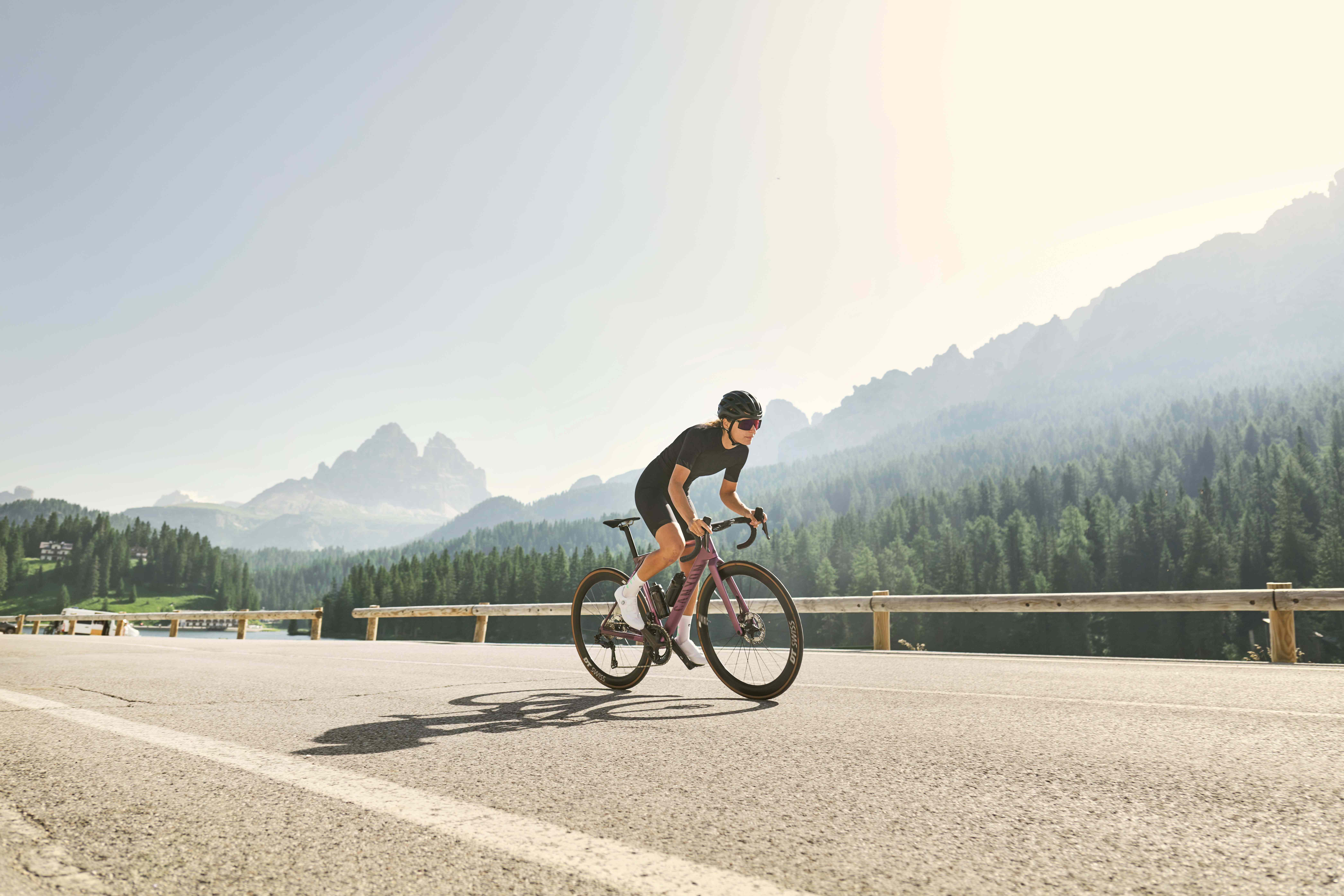 Carbon vs aluminum road bike: Which one is the best for you? | CANYON US