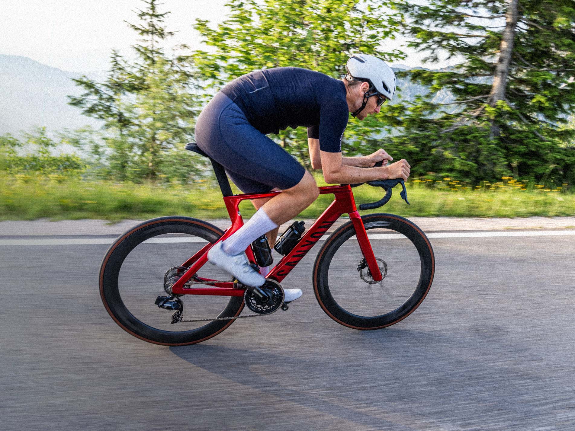 Pro Tips for Road Cycling: Techniques, Skills, and Pedaling | CANYON US