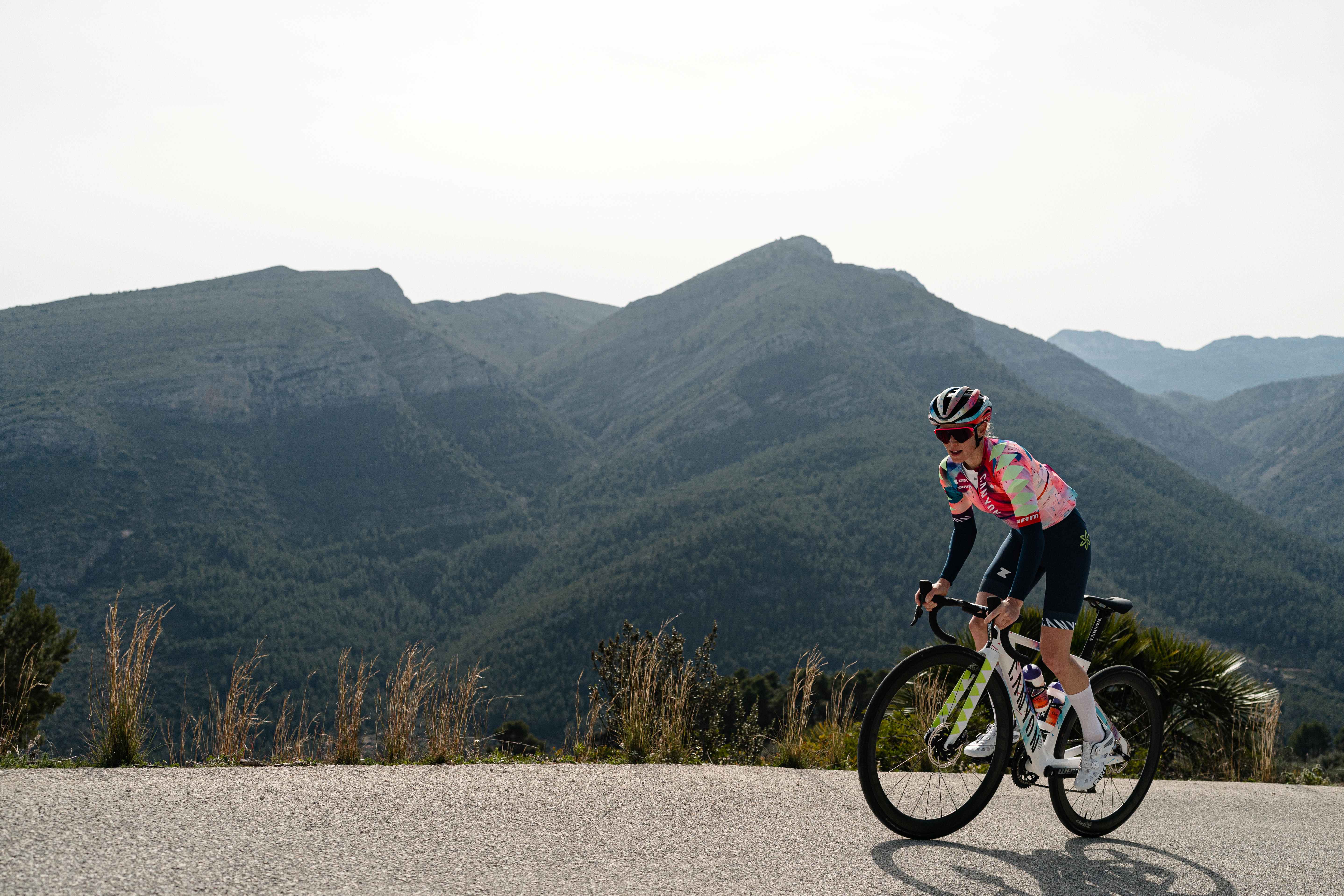 Best lightweight climbing road bikes | Your buying guide | CANYON MU