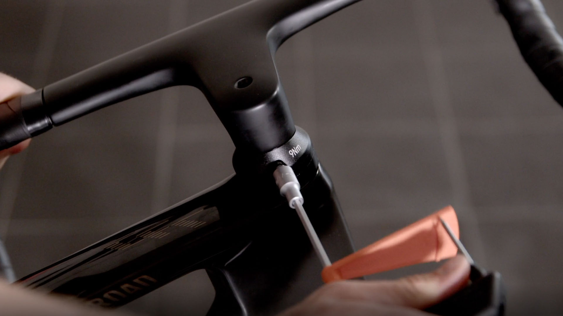 podpora Aeroad CF SLX | CANYON SK