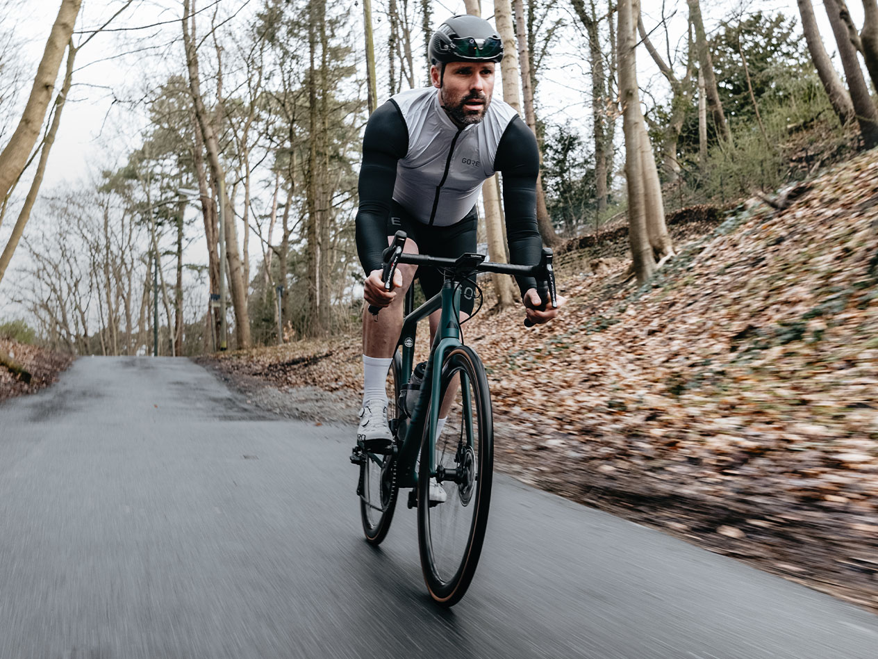 Hybrid Bike vs Road Bike: Which is Better? | CANYON US