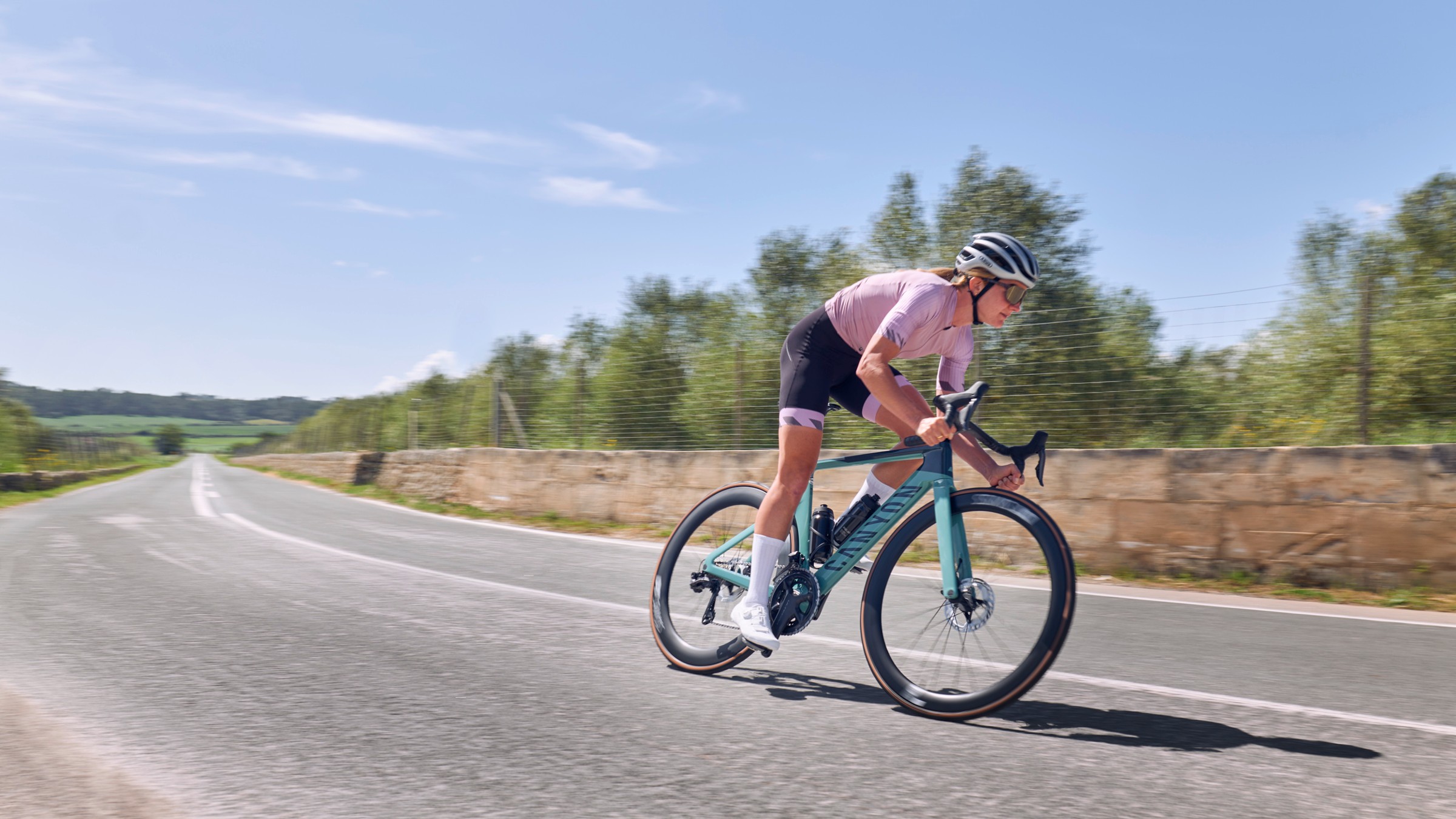 Braking on a road bike like a pro: master the correct technique | CANYON LB