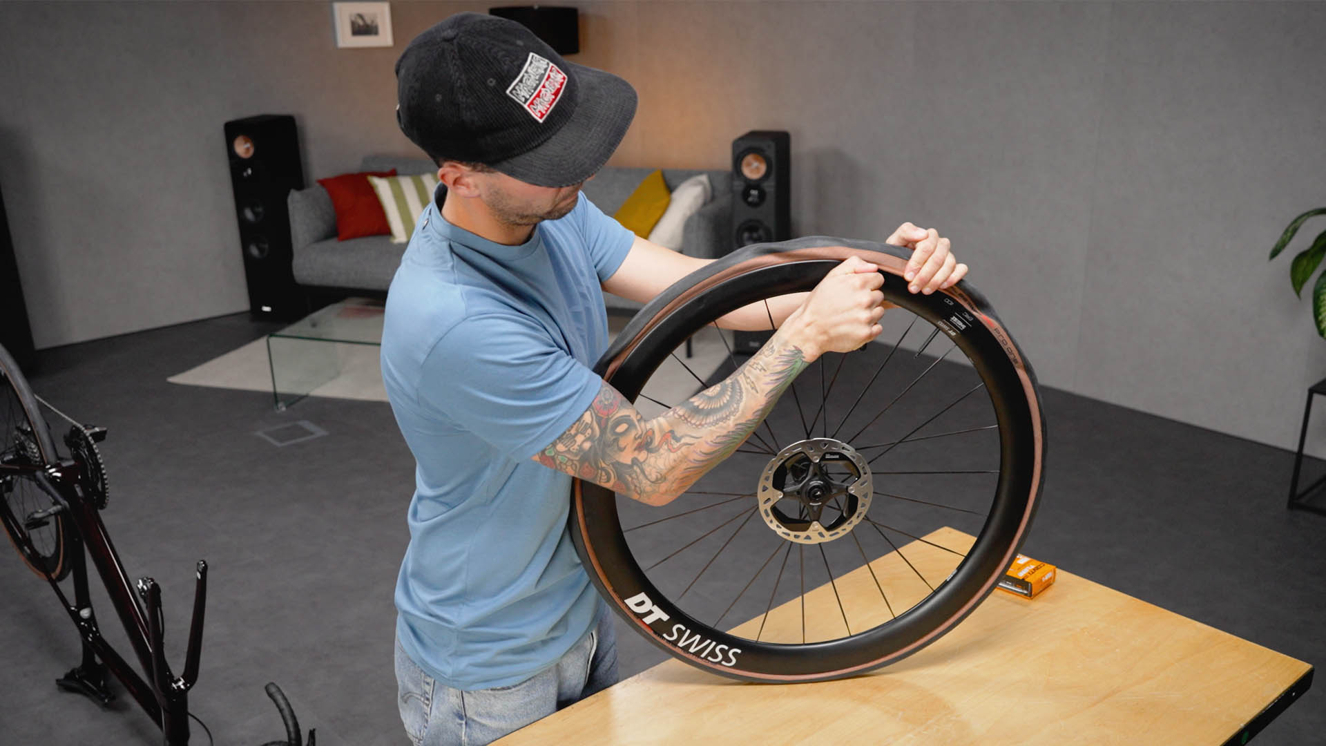 Changing Road Bike Tire: When and How | CANYON NZ